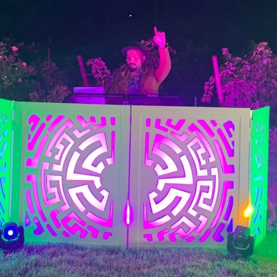 The 10 Best DJs Near Me (with Free Estimates)